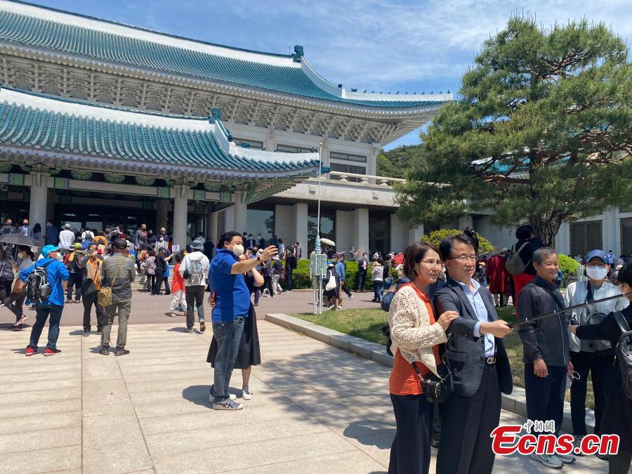 Cheong Wa Dae opens to public after 74 years in S Korea_手机新浪网