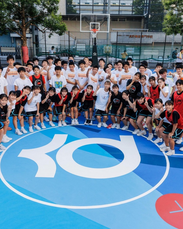 第27个KD主题球场建成 杜兰特转发动态并评论：多干实事 少说空话_手机新浪网