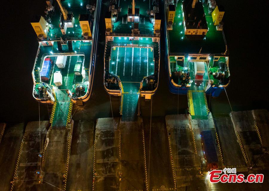 Ferry services suspended in Qiongzhou Strait due to Typhoon Ma-on_手机新浪网