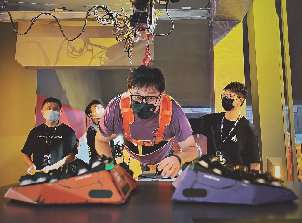 宇宙飞船涂装来袭！怒喵 AM HATSU BATTLESHIP 限定版淘宝造物节开售_手机新浪网