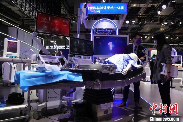 多款医疗“黑科技”亮相进博会引人关注_手机新浪网