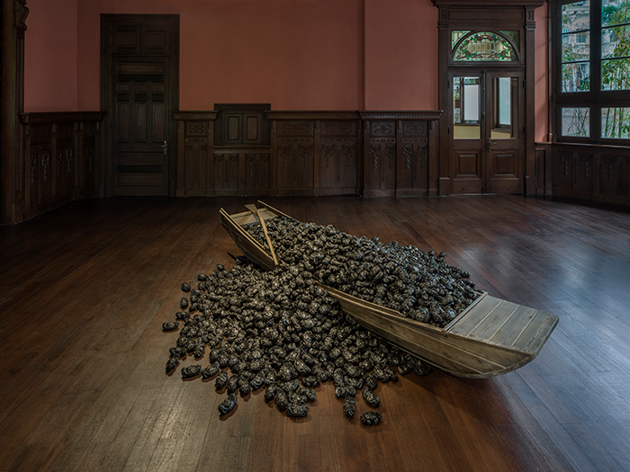 Prada荣宅举办Michael Wang展览《太湖》，CPB肌肤之钥呈献光耀星穹限定系列｜是日美好事物_手机新浪网