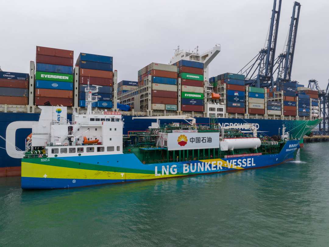 中石油首次实现海上液化天然气“船对船”加注作业|LNG_新浪财经_新浪网