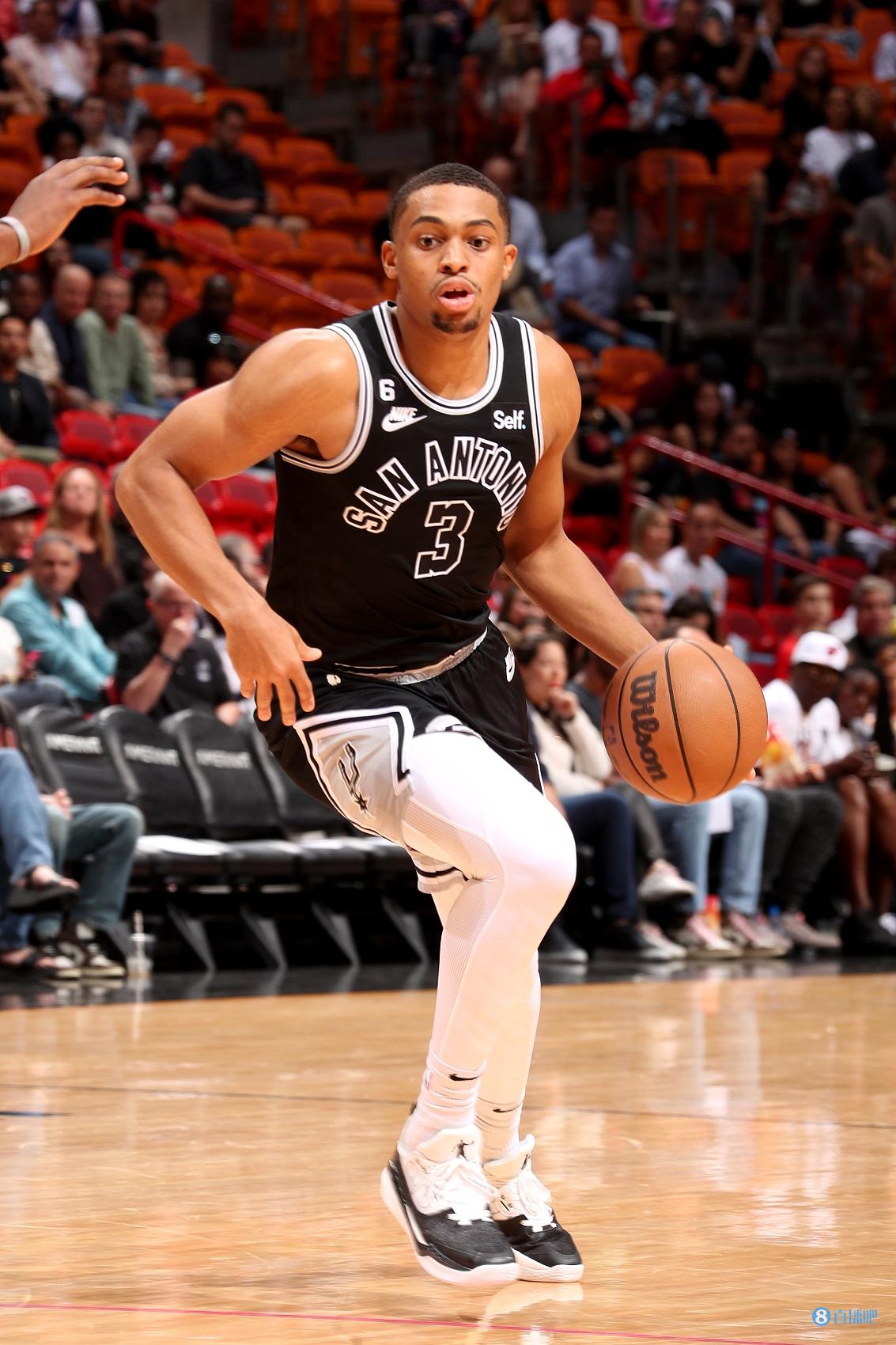 凯尔登-约翰逊上脚乔丹体育锋刺6Pro战靴 砍下21分6篮板2助攻_手机新浪网