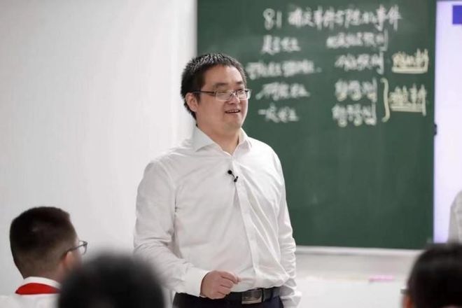 才赋新城| 陈锋：立德育人，潜心开拓教育改革创新航道|陈锋_新浪财经_新浪网