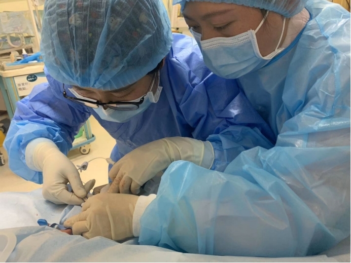 从970g到2450g！广元超早产“巴掌宝宝”顺利出院回家|早产_新浪财经_新浪网