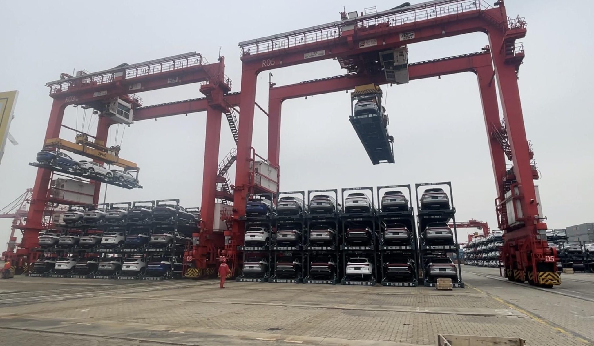 “借”纸浆船载汽车 出口大热运力紧缺滚装船租金涨10倍｜公司调研_新浪财经_新浪网