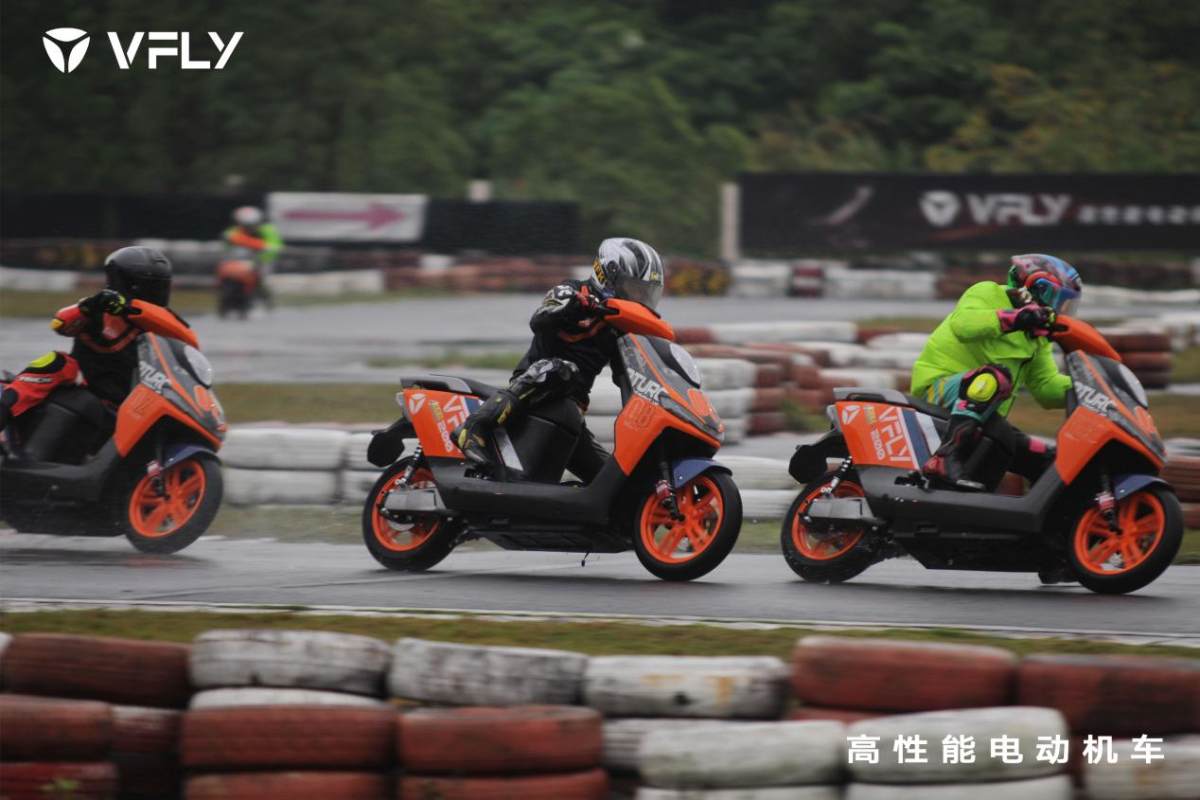 雅迪VFLY飞越车队首战告捷！战斧隼VFF200于“伟业达杯”摩托车大赛实力出圈_手机新浪网
