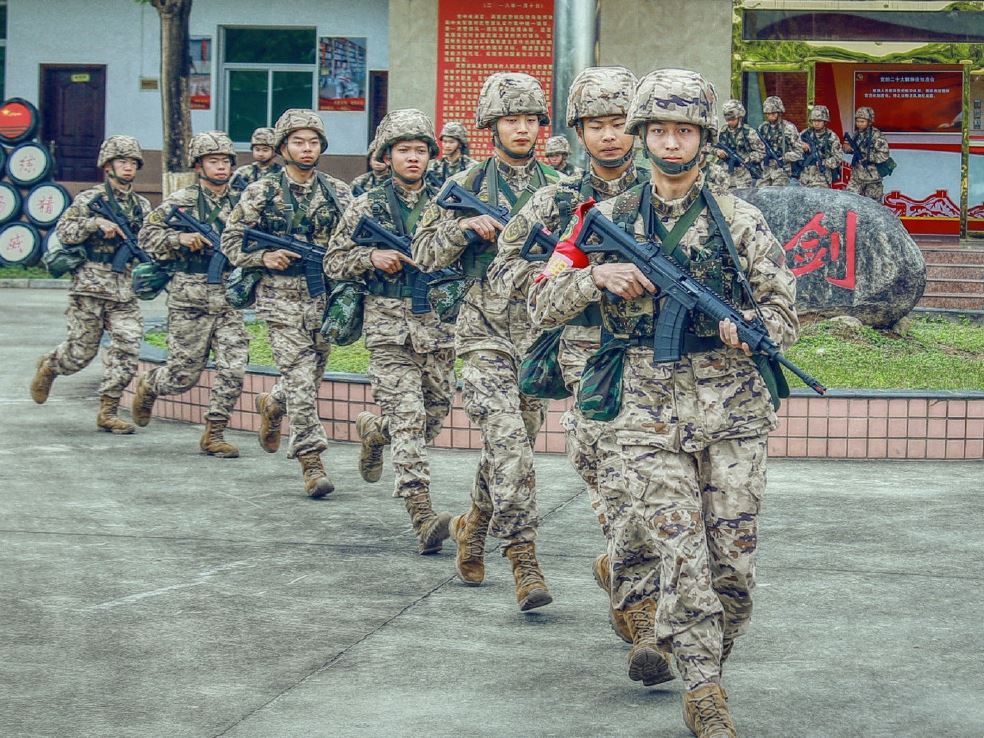 20式枪族快速列装全军，武警部队都用上QBU201型12.7mm狙击步枪_手机新浪网