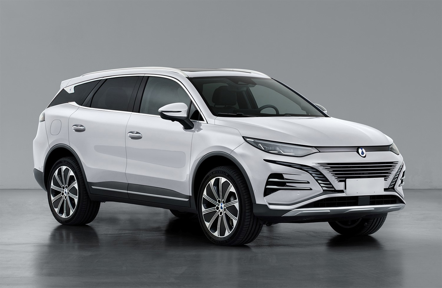 比亚迪腾势 N8 全系通过工信部申报-新浪汽车