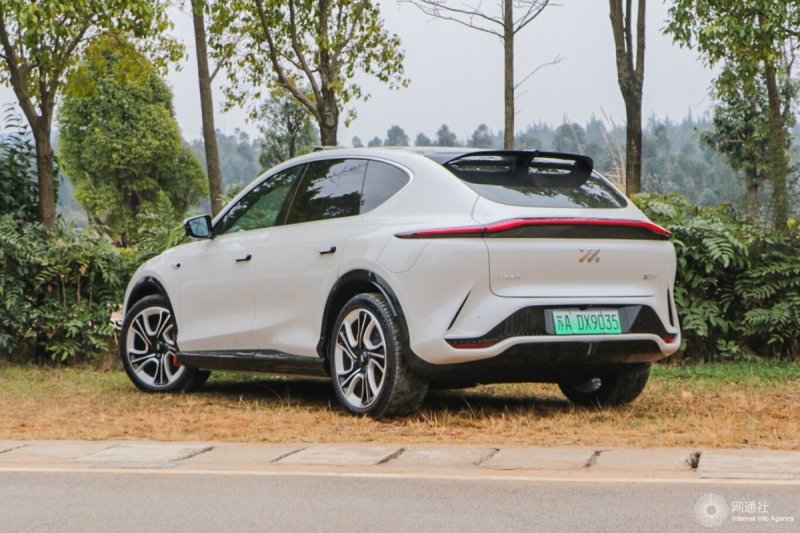 智己LS7今年4月销量1930台 与3月份基本持平_新浪财经_新浪网