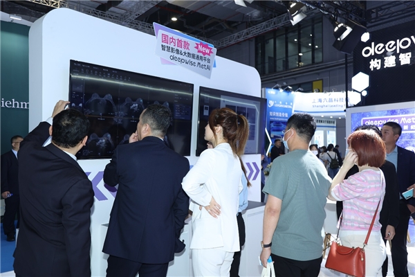 新品频发!深睿医疗Deepwise MetAI智慧影像＆大数据通用平台惊艳CMEF2023|AI|智能|智慧影像_新浪新闻