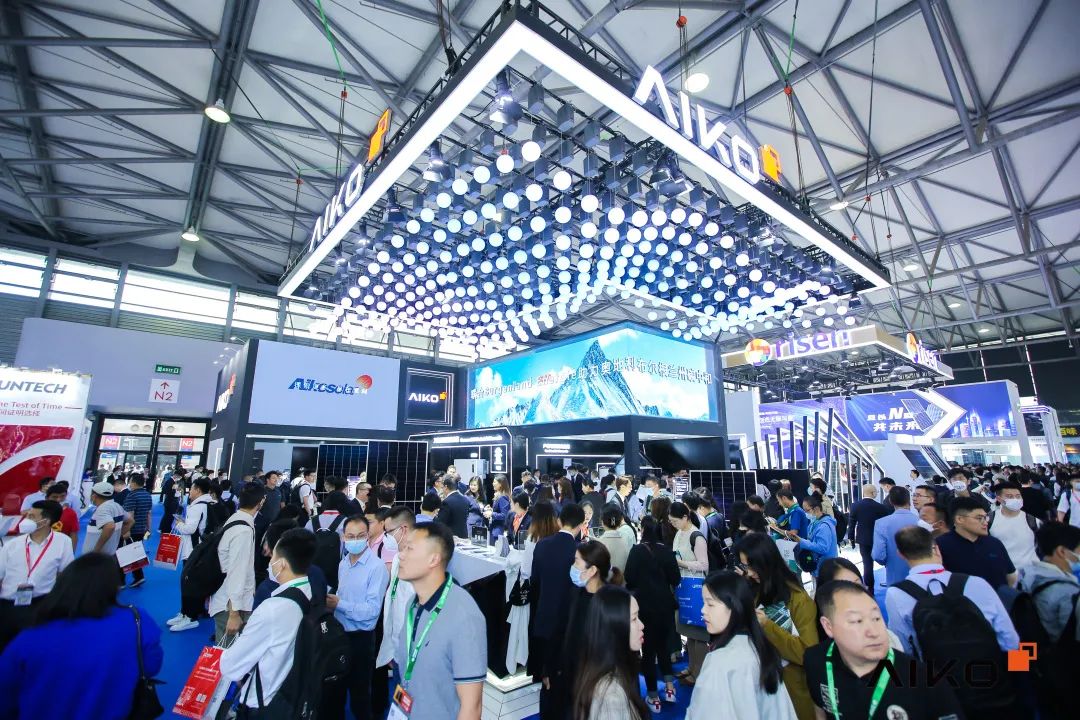 爱旭24.27%转换效率ABC组件引爆SNEC，品牌焕新驱动零碳时代变革|SNEC_新浪财经_新浪网