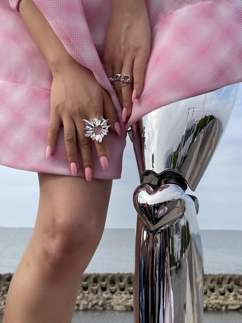 YVMIN尤目与NOWNESS合作拍摄珠宝义肢大片|首饰_新浪新闻