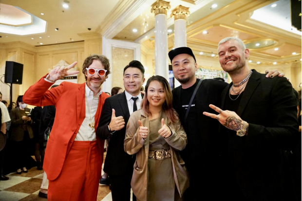 “顽色之王+龙虾先生”空降奇妙之约特展 ARTOX GROUP打造潮流艺术第一品牌|艺术家|澳门|特展_手机新浪网