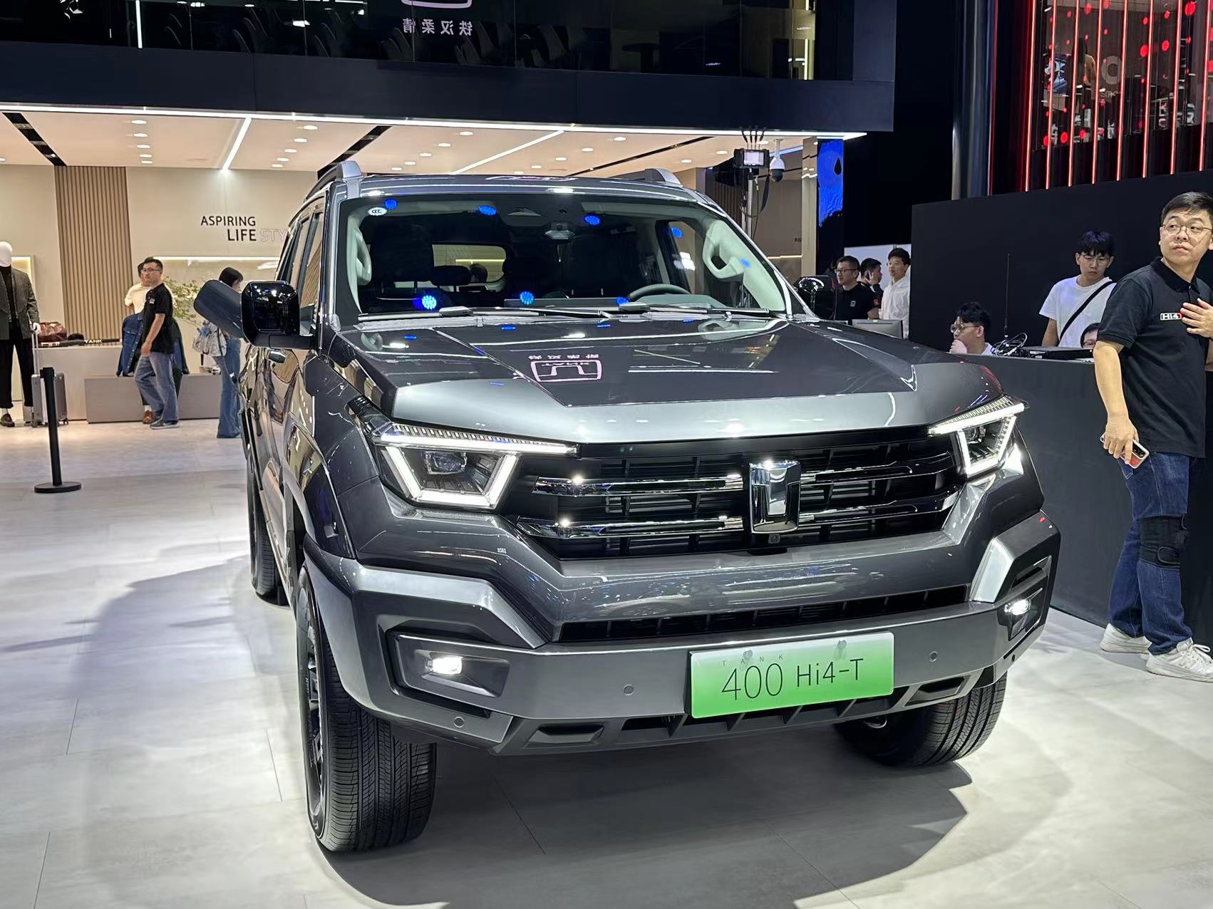2023成都车展：中大型越野SUV坦克400 Hi4-T预售价格28.5万元起 可选3把锁|中大型SUV_新浪财经_新浪网