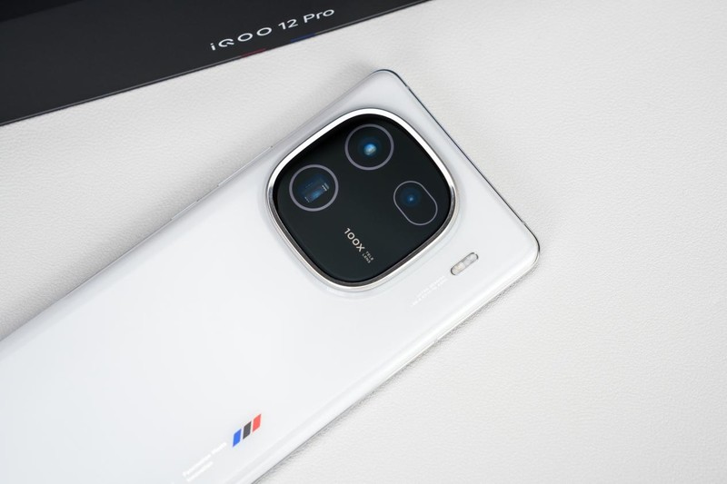 iQOO 12 Pro外观简评：经典传奇版，演绎全新速度美学！_新浪科技_新浪网