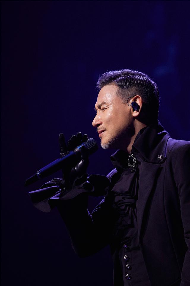 《张学友60+巡回演唱会》香港站落幕 “感谢大家让我成为最幸福的普通人”_新浪财经_新浪网