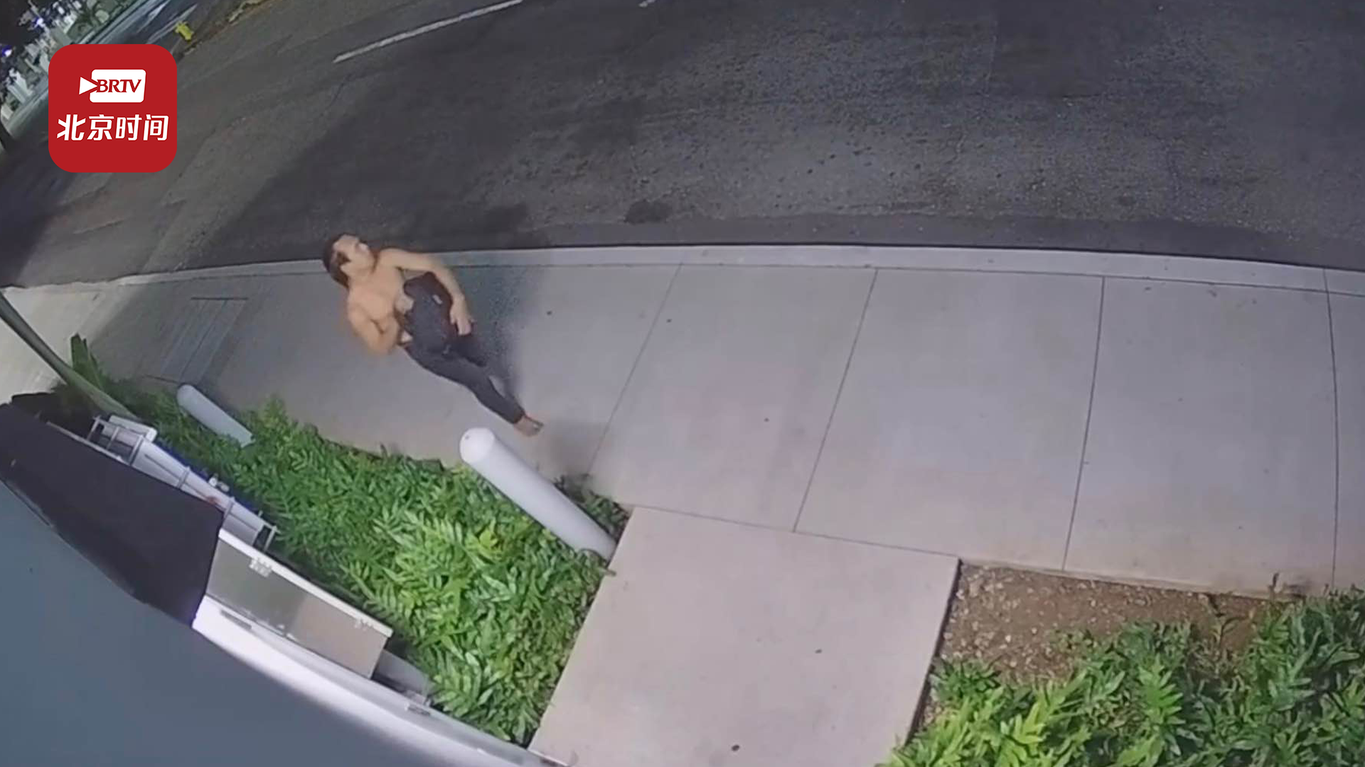 抓到了！中国25岁女老师在美国当街被泼化学品 29岁嫌犯落网动机不明|嫌犯_新浪财经_新浪网