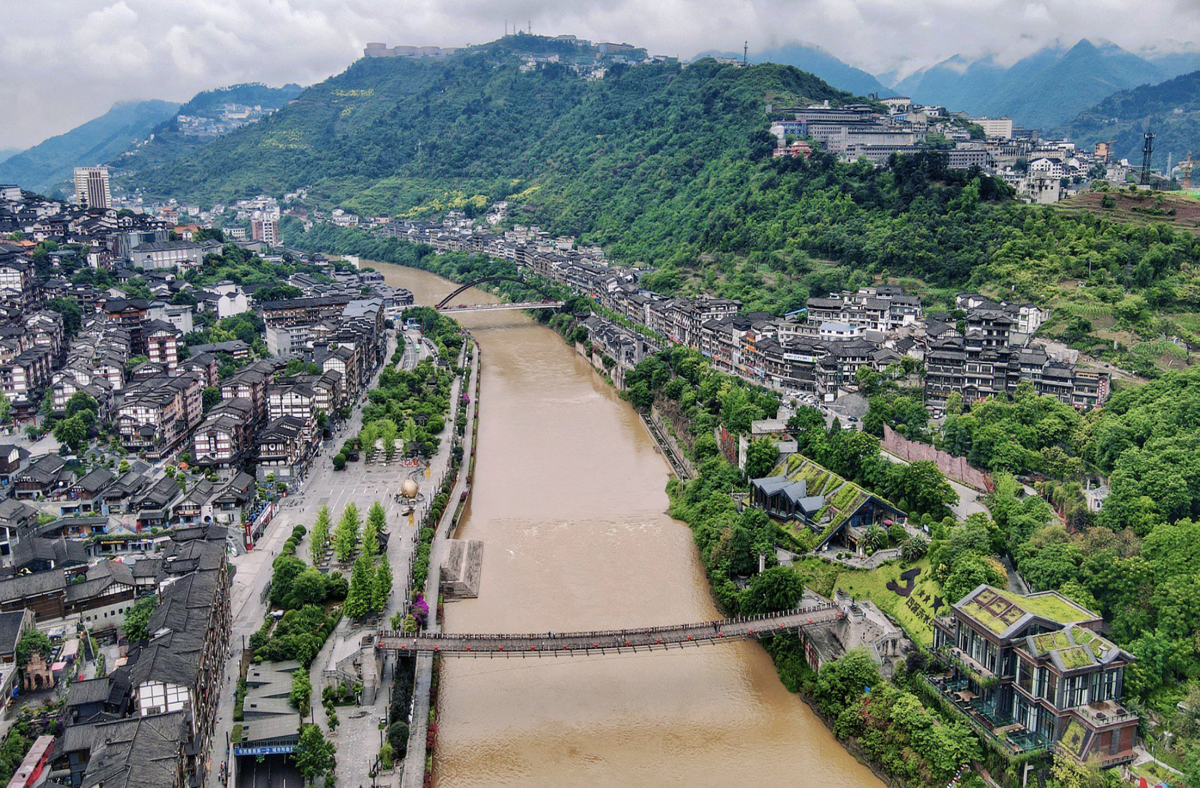 【六大产业基地“图”谱】贵州白酒：千亿级产业的奋进路|贵州省|白酒产业|茅台|白酒产业|白酒_手机新浪网