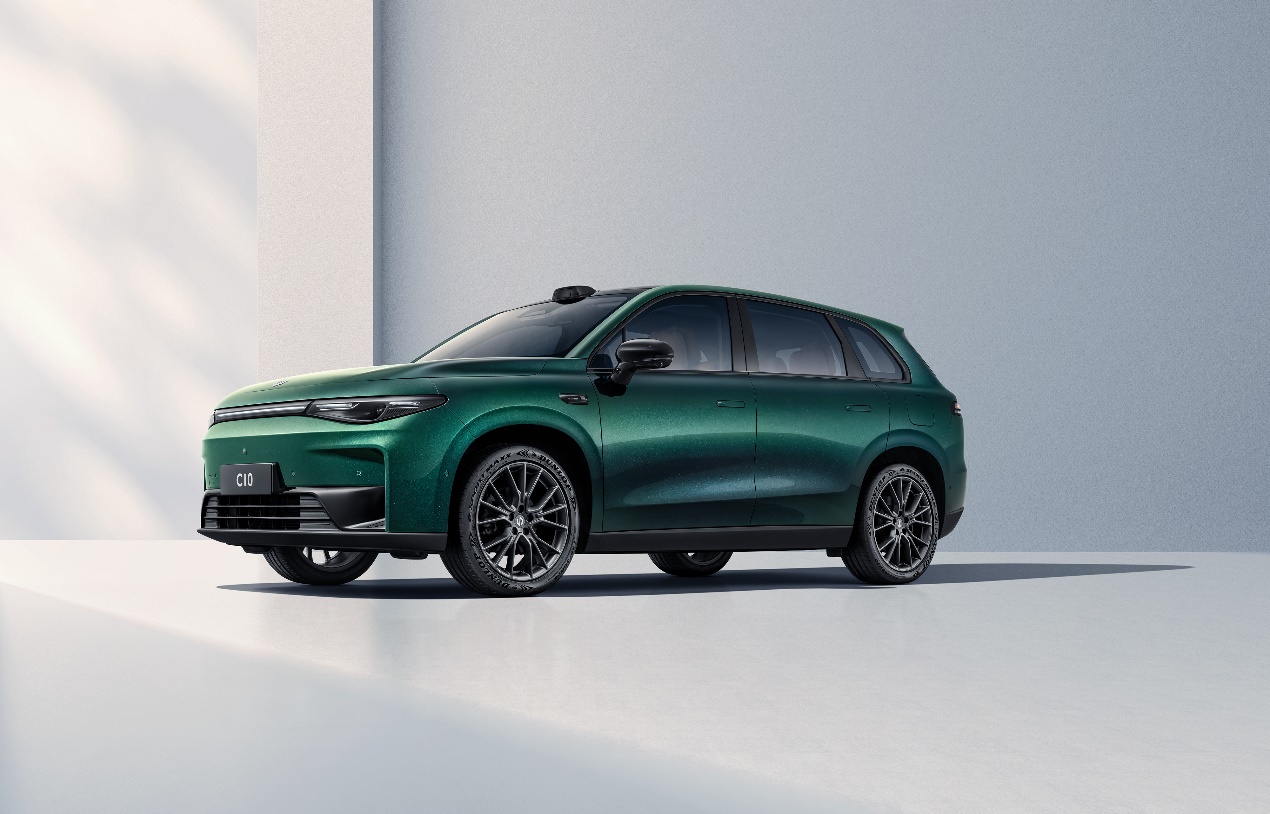 零跑C10上市，卷出新高度！售价12.88万起，8295+激光雷达|10-15万_新浪财经_新浪网