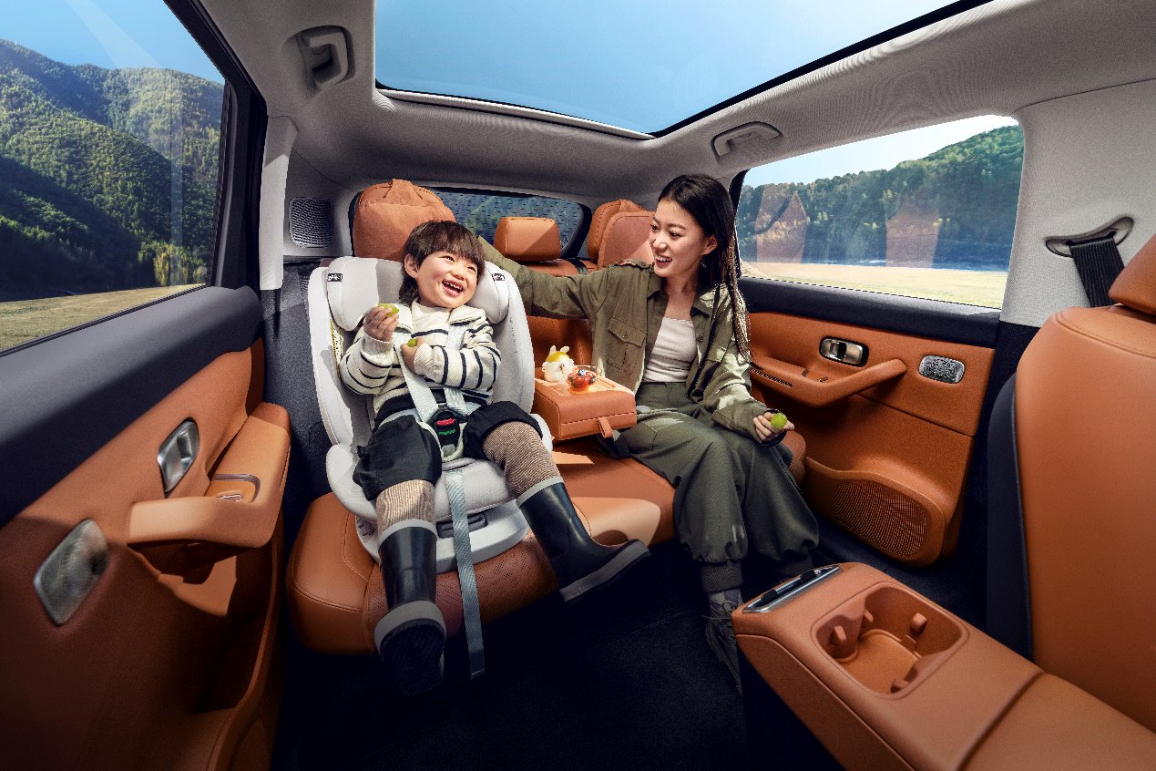 零跑C10上市，卷出新高度！售价12.88万起，8295+激光雷达|10-15万_新浪财经_新浪网