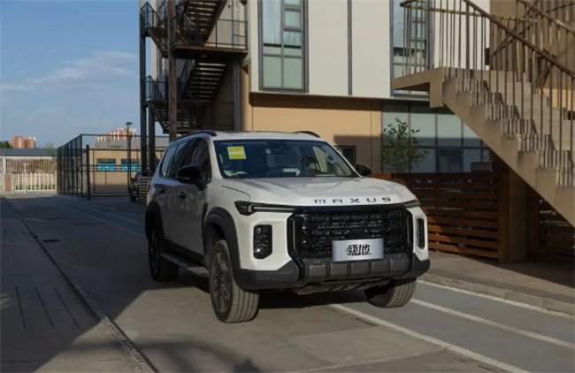 能放肆也能柔情！越野车大全价格表里的上汽大通MAXUS领地值得拥有_新浪新闻