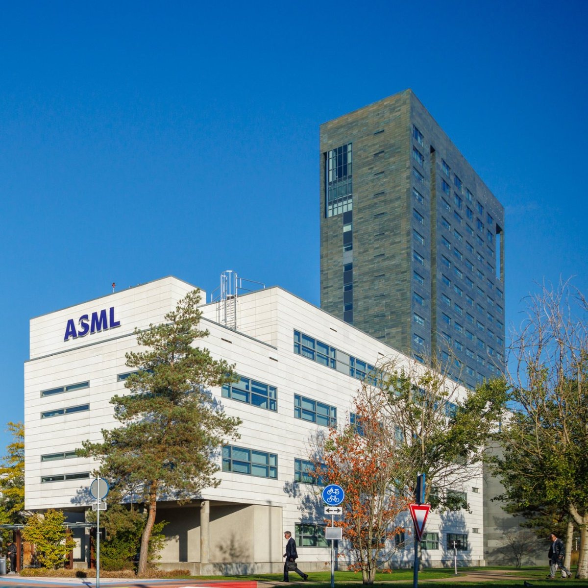 ASML 新款 NXE:3800E EUV 光刻机引入部分 High-NA 机型技术，晶圆吞吐量提升近 22%_新浪科技_新浪网