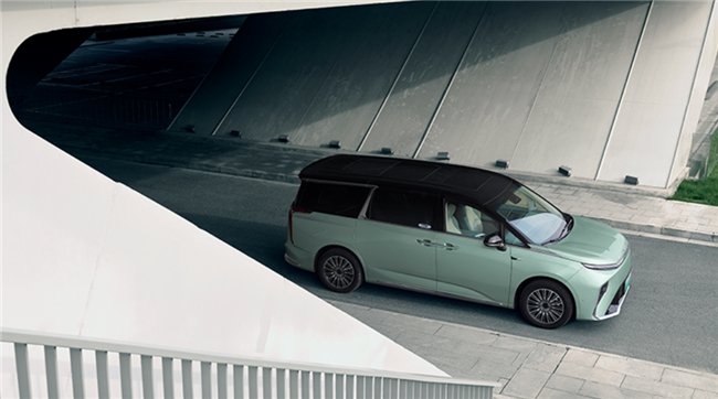 哪些汽车值得推荐？上汽大通MAXUS多款车型，带你畅享别样城市生活_新浪新闻