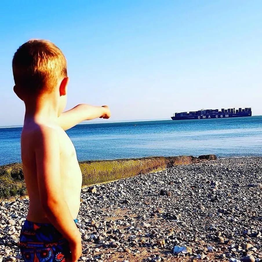 六位数租船费卷土重来，达飞海运每天支付超过10万美元 | 航运界|美元_新浪财经_新浪网