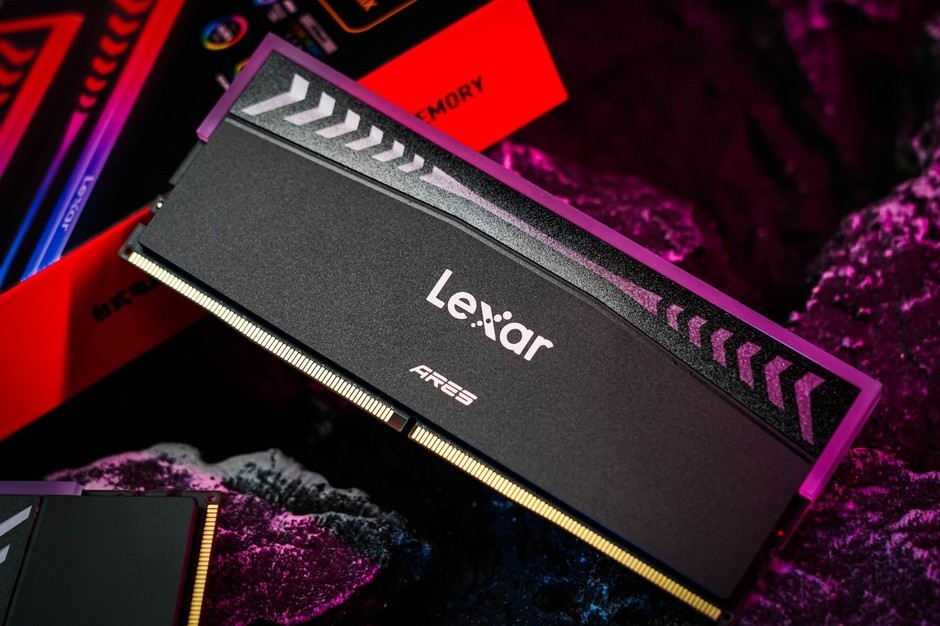 Lexar雷克沙ARES战神之翼DDR5 8000 RGB内存赏析_新浪科技_新浪网