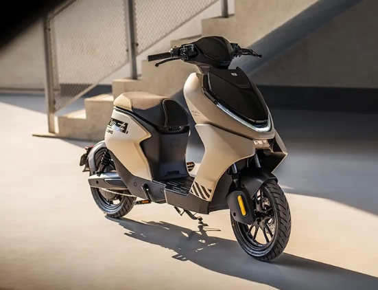 极核 AE4 电动摩托车、AE4i 电动自行车发布，4699 元起|电动|电动自行车_新浪科技_新浪网