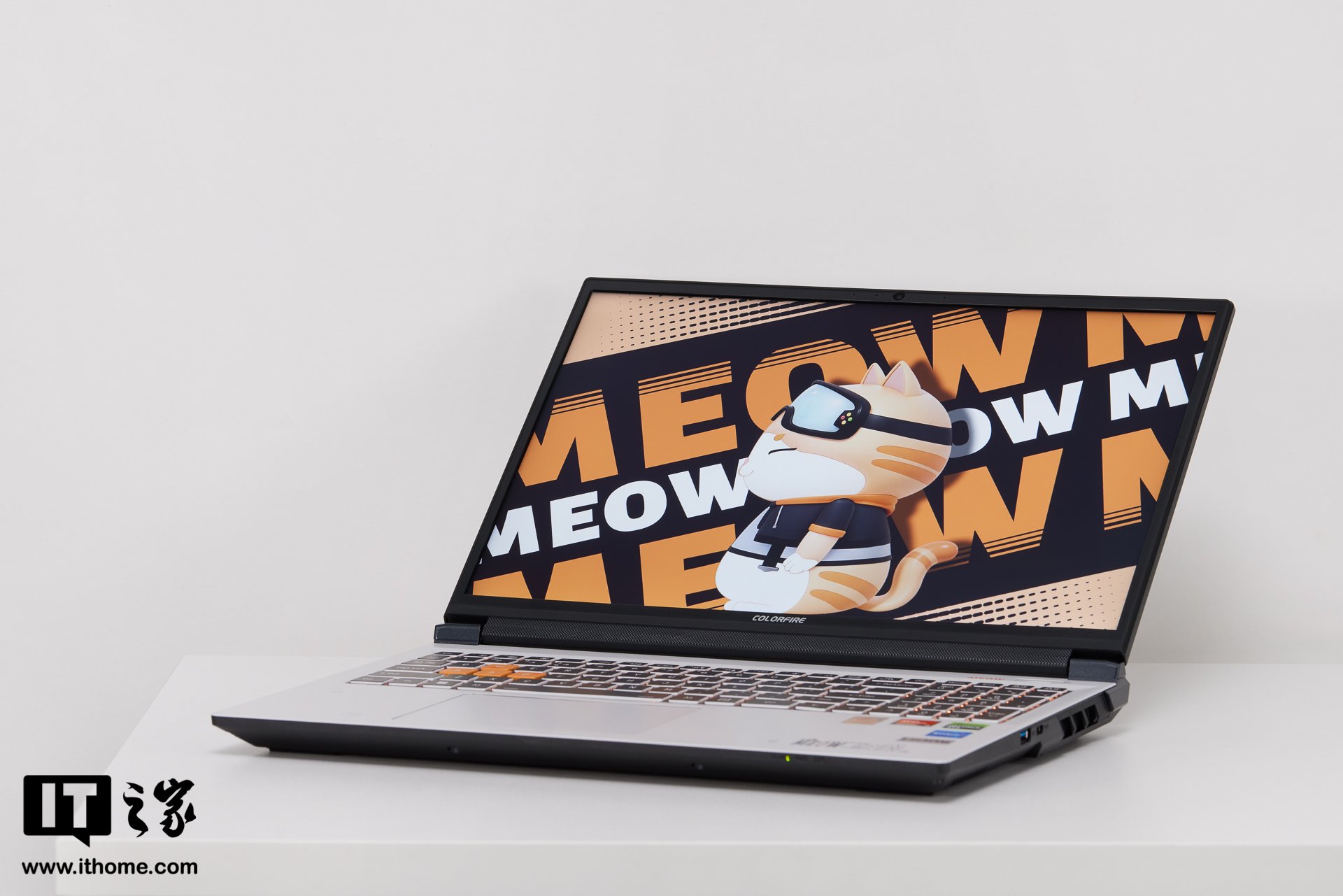 【IT之家开箱】COLORFIRE 橘宝 MEOW R16 雪影白图赏，高颜值性能本，情绪价值拉满|设计|IT之家_新浪科技_新浪网