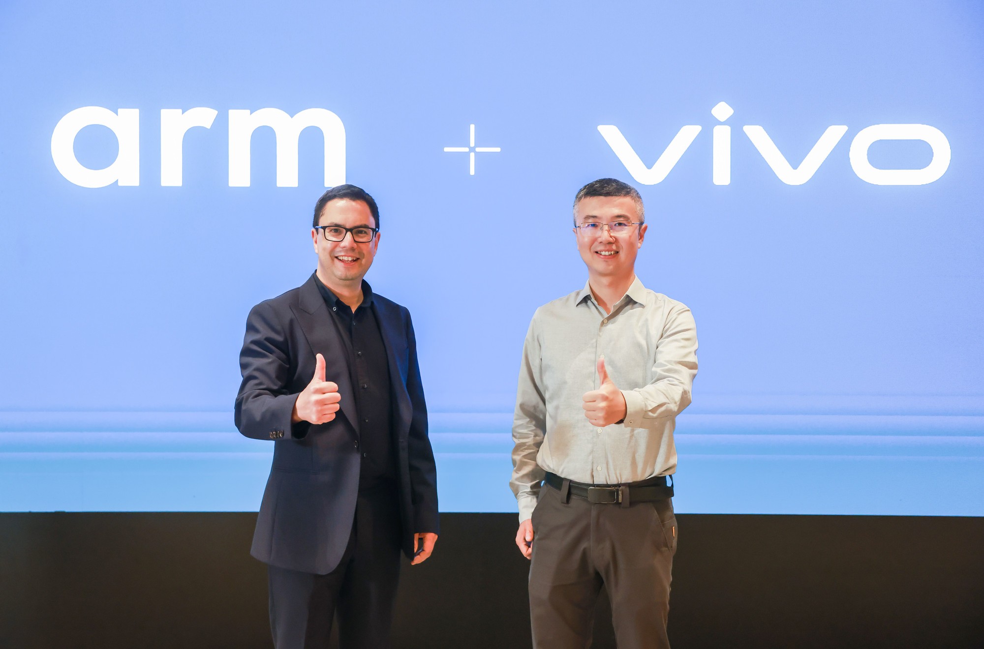 夯实算力根基 共筑产业生态：Arm让AI惠及每一个人_新浪科技_新浪网