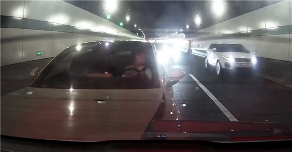 小米SU7隧道内追尾问界M5：SUV的优势一眼可见|SUV|小米|问界M5_新浪科技_新浪网