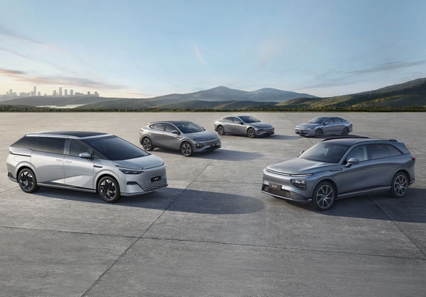 小鹏XNGP智驾XOS 5.2.0版本开始推送 426项升级内容|小鹏_新浪科技_新浪网