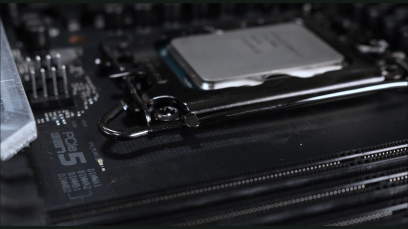 消息称英特尔将为 LGA1851 平台提供可选 RL-ILM，解决 CPU 顶盖弯曲问题|英特尔|散热器|IT之家_新浪科技_新浪网