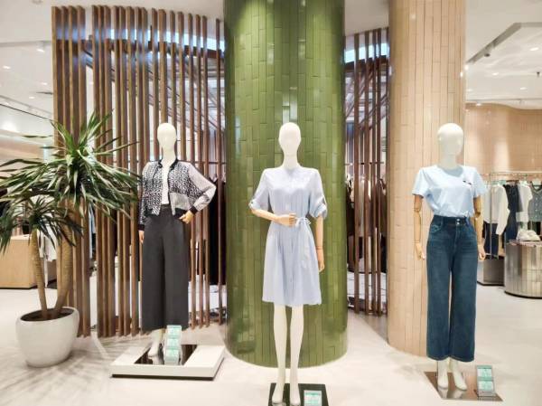 ACHERI全新系列女装闪耀发布 展现都市女性自然舒适新风尚_新浪新闻