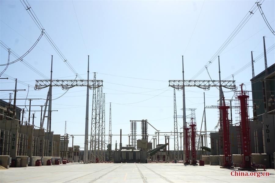 绿电出疆 点亮万家灯火 Tianshan Converter Station in Hami, Xinjiang|first_新浪新闻