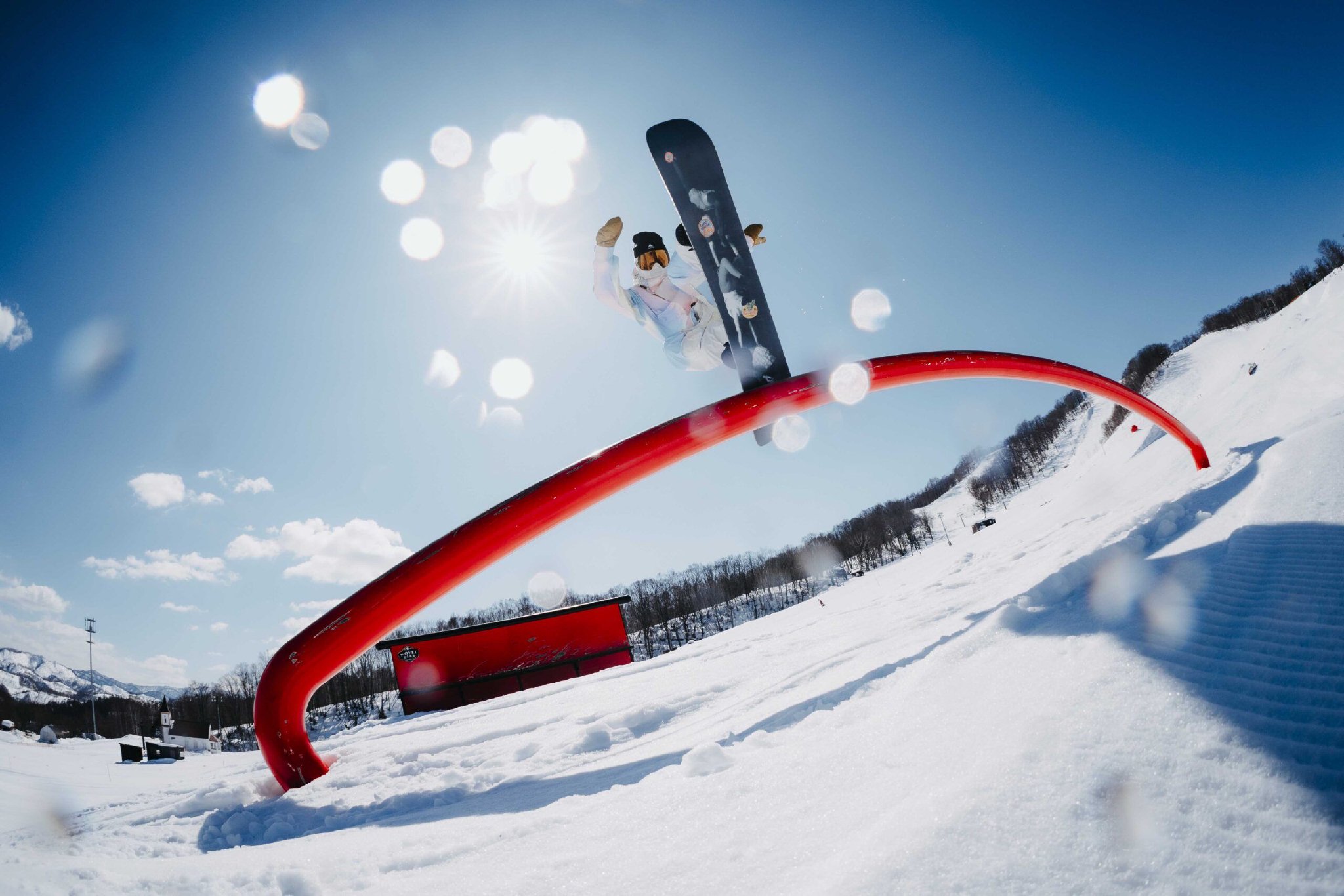 滑出花，玩出乐 BURTON 全新CIRCUS中国限定系列掀起冬日彩色风暴|美国_新浪新闻