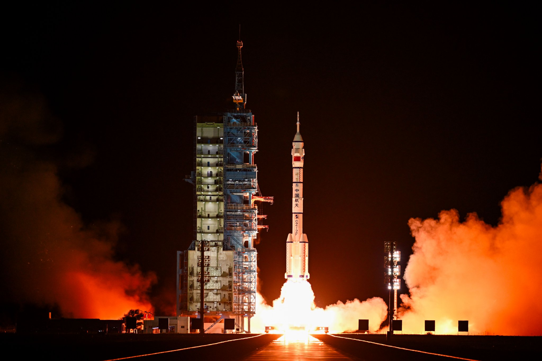 “70后”“80后”“90后”会师天宫——额济纳见证中国航天奔跑接力|神舟|额济纳_新浪新闻