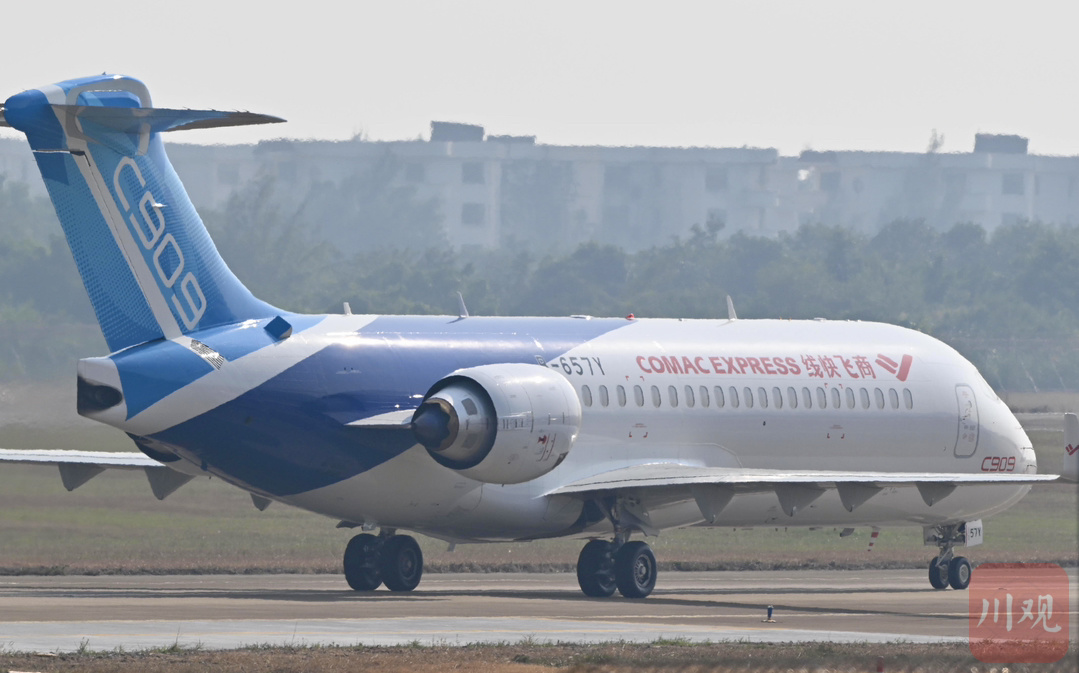 C视觉丨支线客机ARJ21首次正式亮相 更名C909加入C序列_新浪财经_新浪网