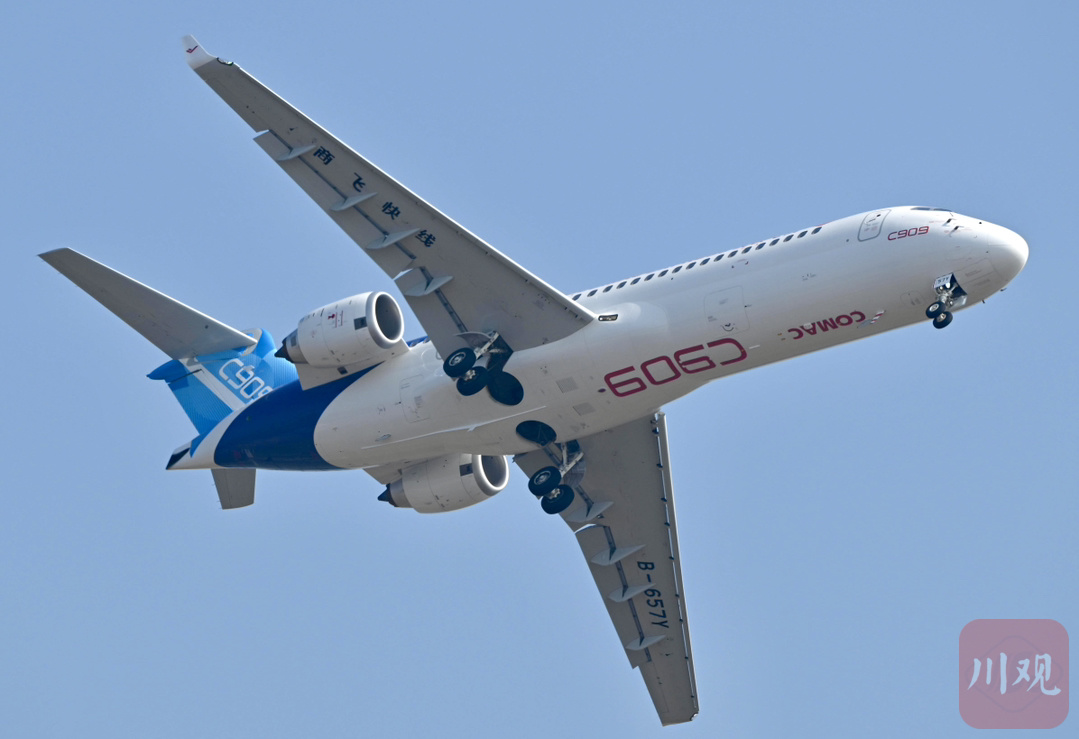 C视觉丨支线客机ARJ21首次正式亮相 更名C909加入C序列_新浪财经_新浪网