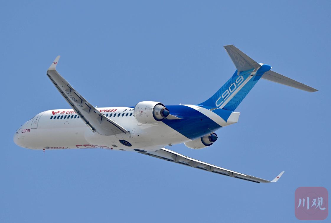 C视觉丨支线客机ARJ21首次正式亮相 更名C909加入C序列_新浪财经_新浪网