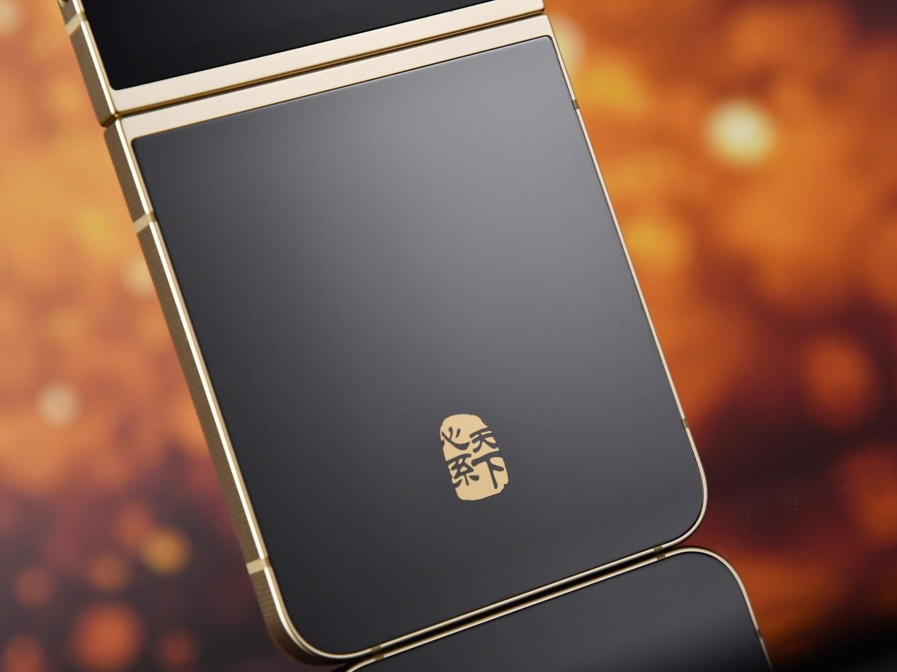 合于掌心，由小见大 心系天下三星W25 Flip上手体验|三星|心系天下|折叠屏_新浪科技_新浪网