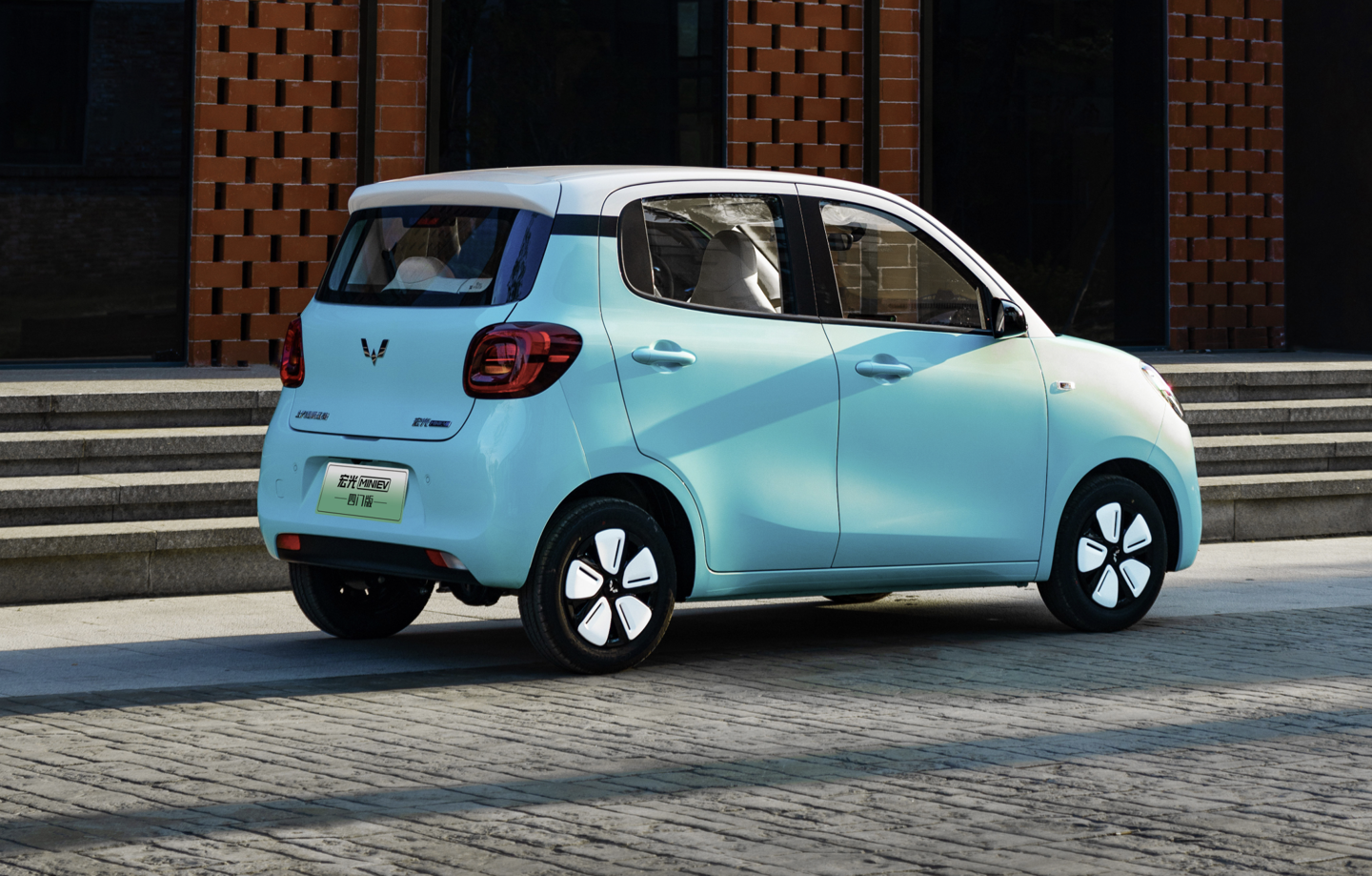 五菱宏光 MINI EV 四门版微型车官图发布：基于天舆架构 S 平台打造，搭 30kW 电动机|五菱宏光|电动|微型车_新浪科技_新浪网