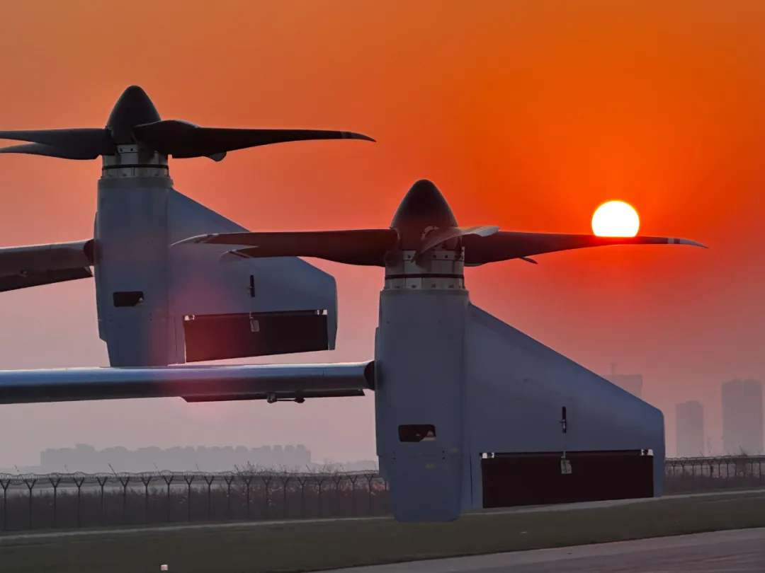 国内首架，全倾转旋翼 eVTOL 鸿鹄 MARK1 工程样机总装下线_新浪科技_新浪网