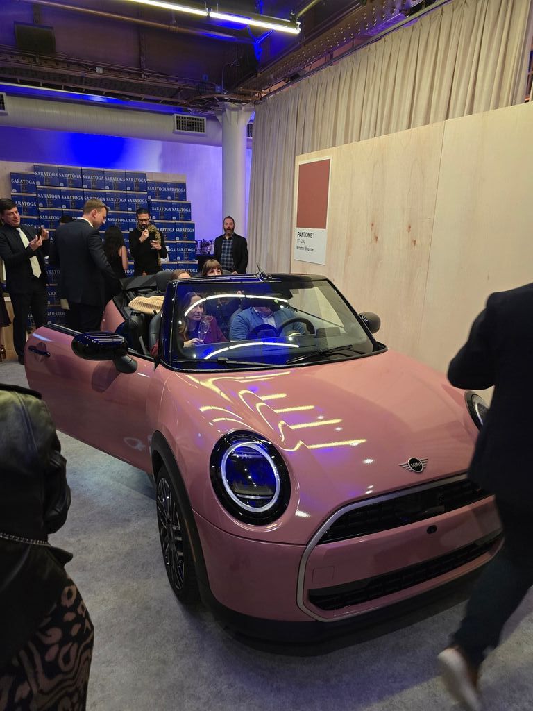2025 年度流行色，宝马 MINI 携手 Pantone 展示 Mocha Mousse 版 Cooper 敞篷车|宝马|敞篷车|MINI ...