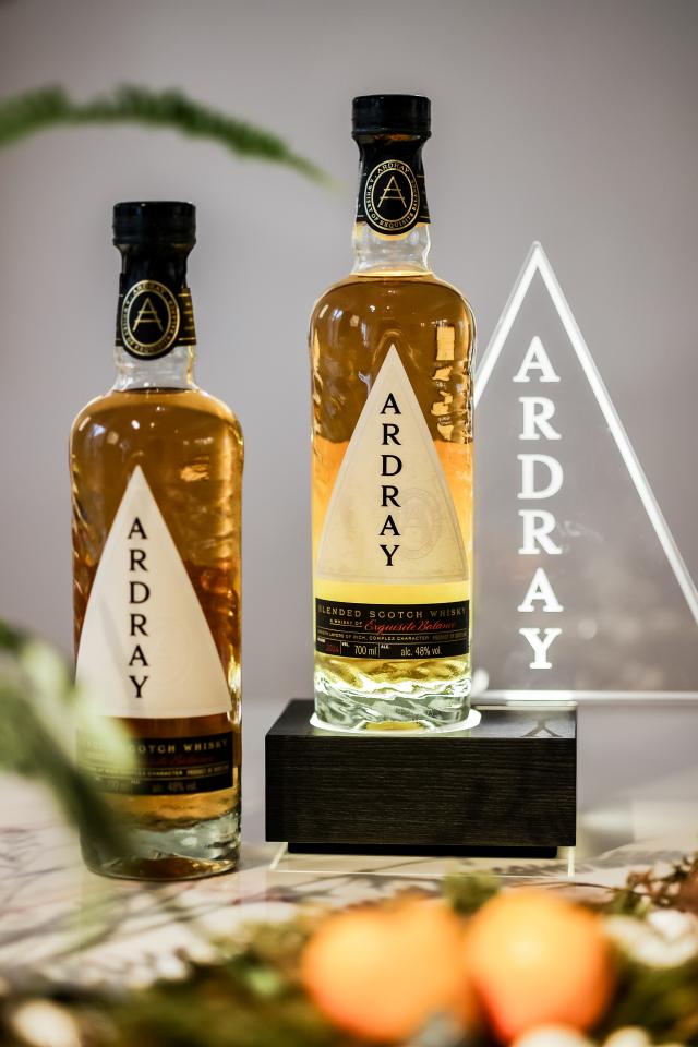 岁风醇韵，新艺交融 ARDRAY岁风调和型苏格兰威士忌携手松荫里举办展览酒会_手机新浪网