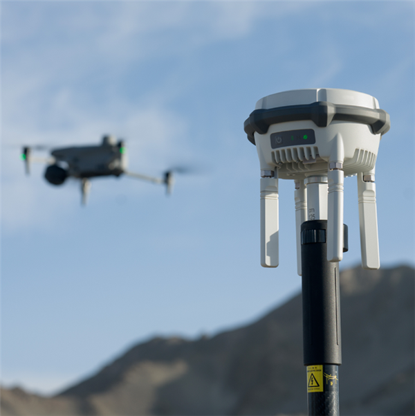 9999元！大疆发布D-RTK 3多功能基站：可接收五大卫星系统 厘米级定位|大疆|无人机_新浪科技_新浪网